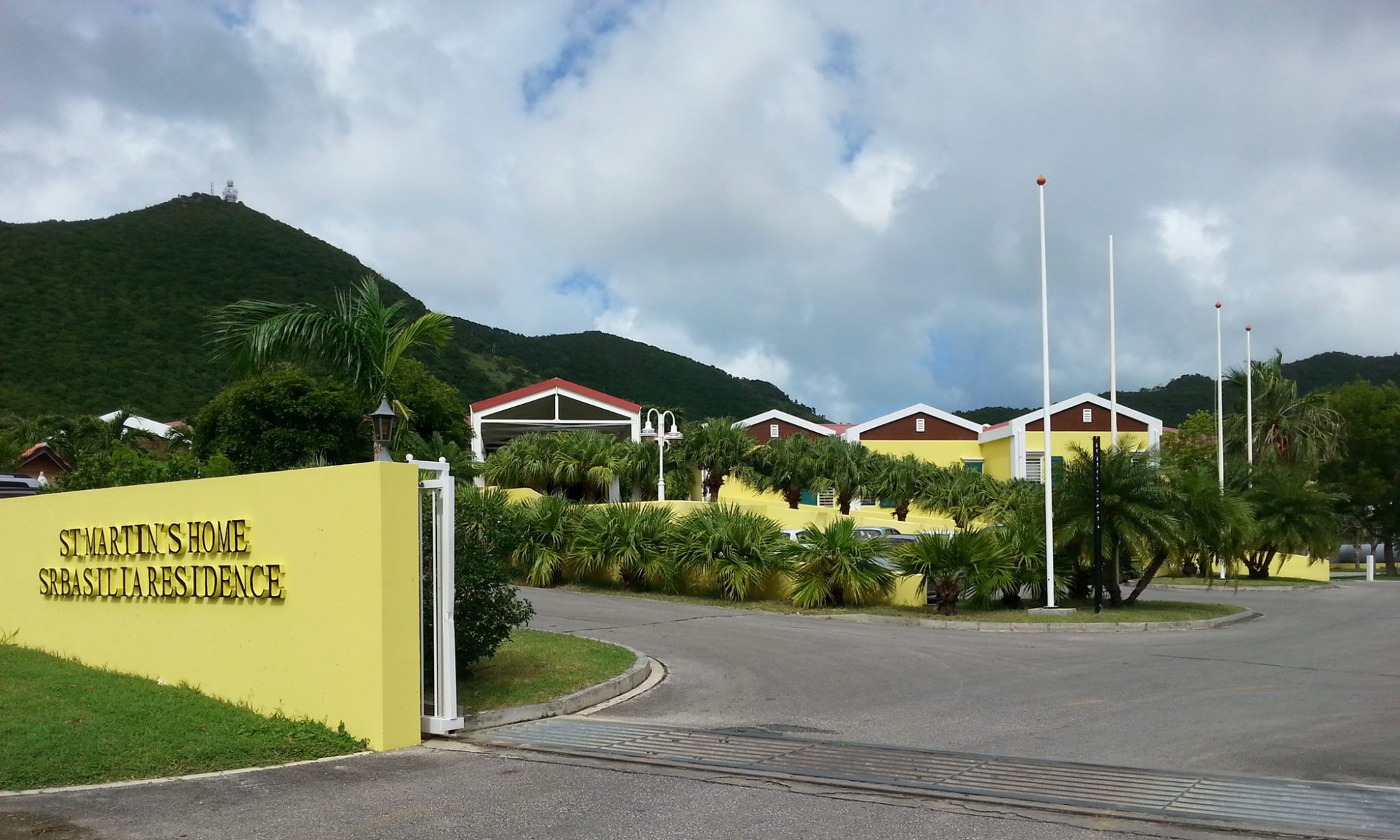White & Yellow Cross and SMMC ready for vaccination - SXM IslandTime