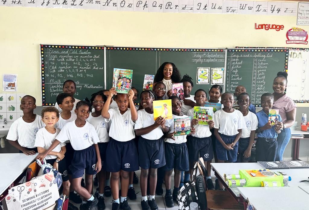 La Parlamentaria Angelique Romou dona libros en honor del Día ...