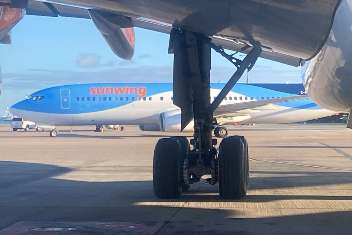 Repuesta de emergencia en la pista de PJIA mientras la alarma de humo ...