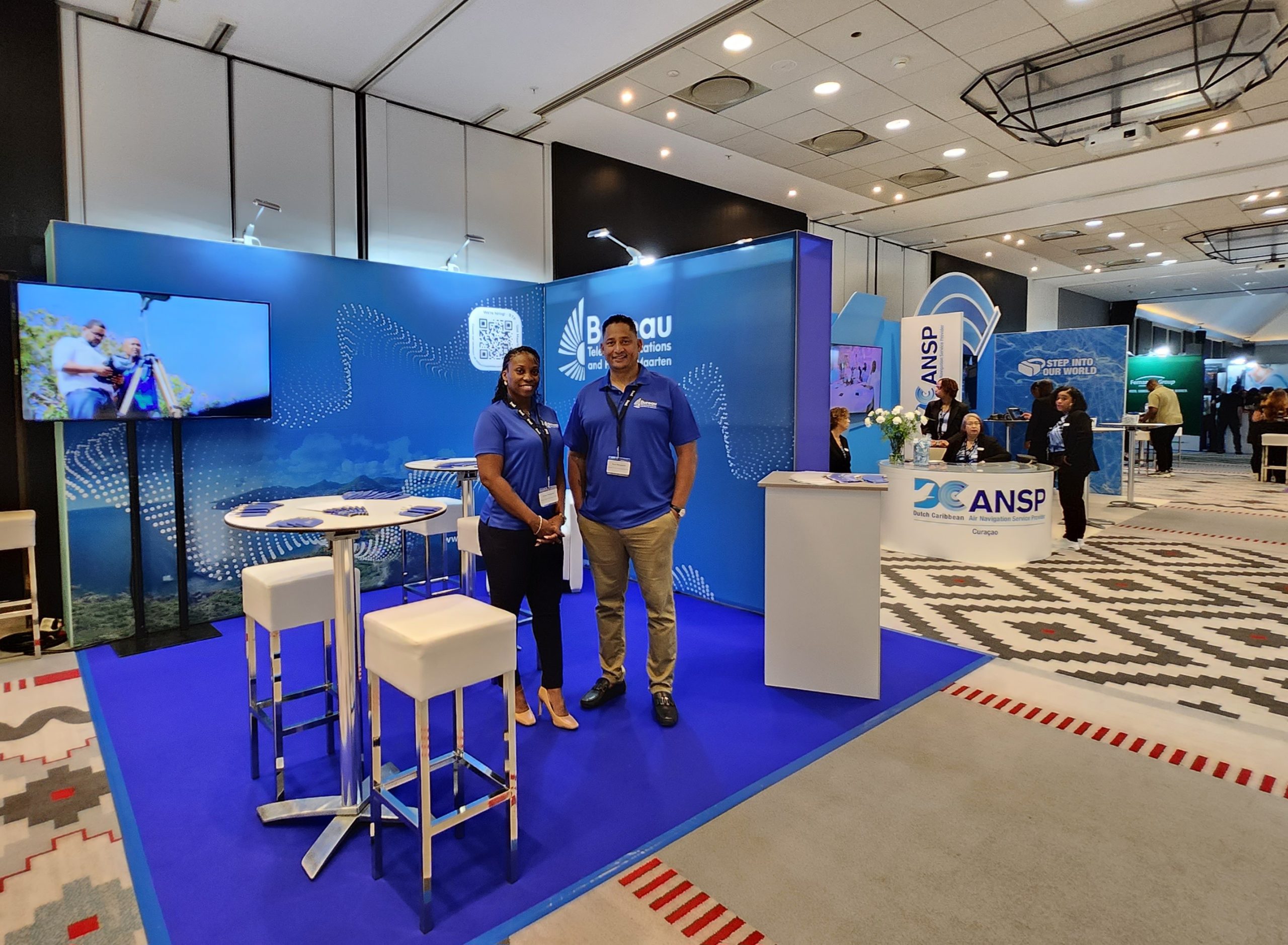 Bureau Telecommunications and Post St. Maarten asisten a la feria y ...