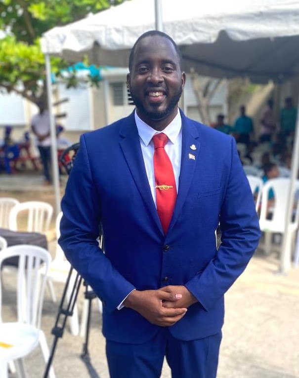 Lewis dice que se aprobaron las reparaciones a la pista de atletismo en ...