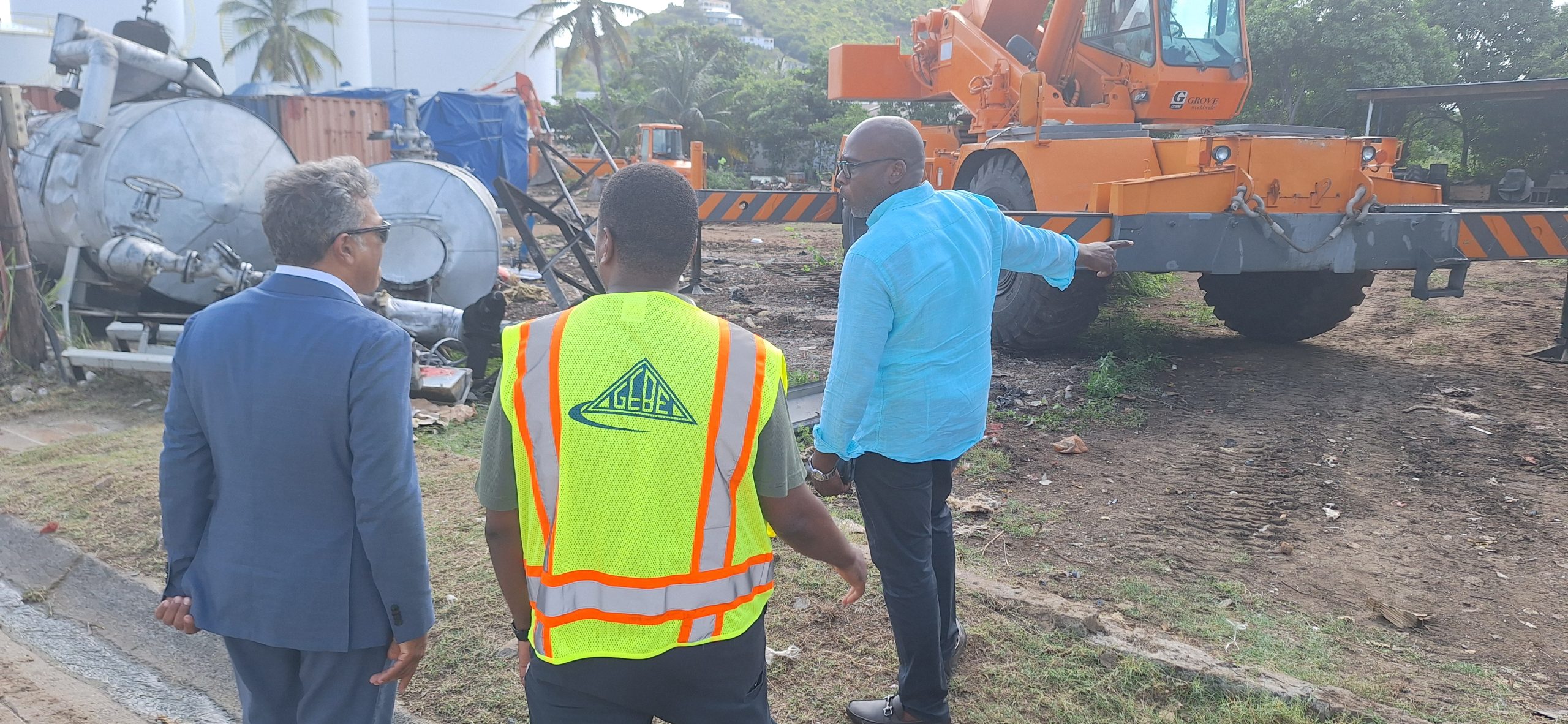 El Primer Ministro Dr. Luc Mercelina realiza una visita sorpresa a la ...