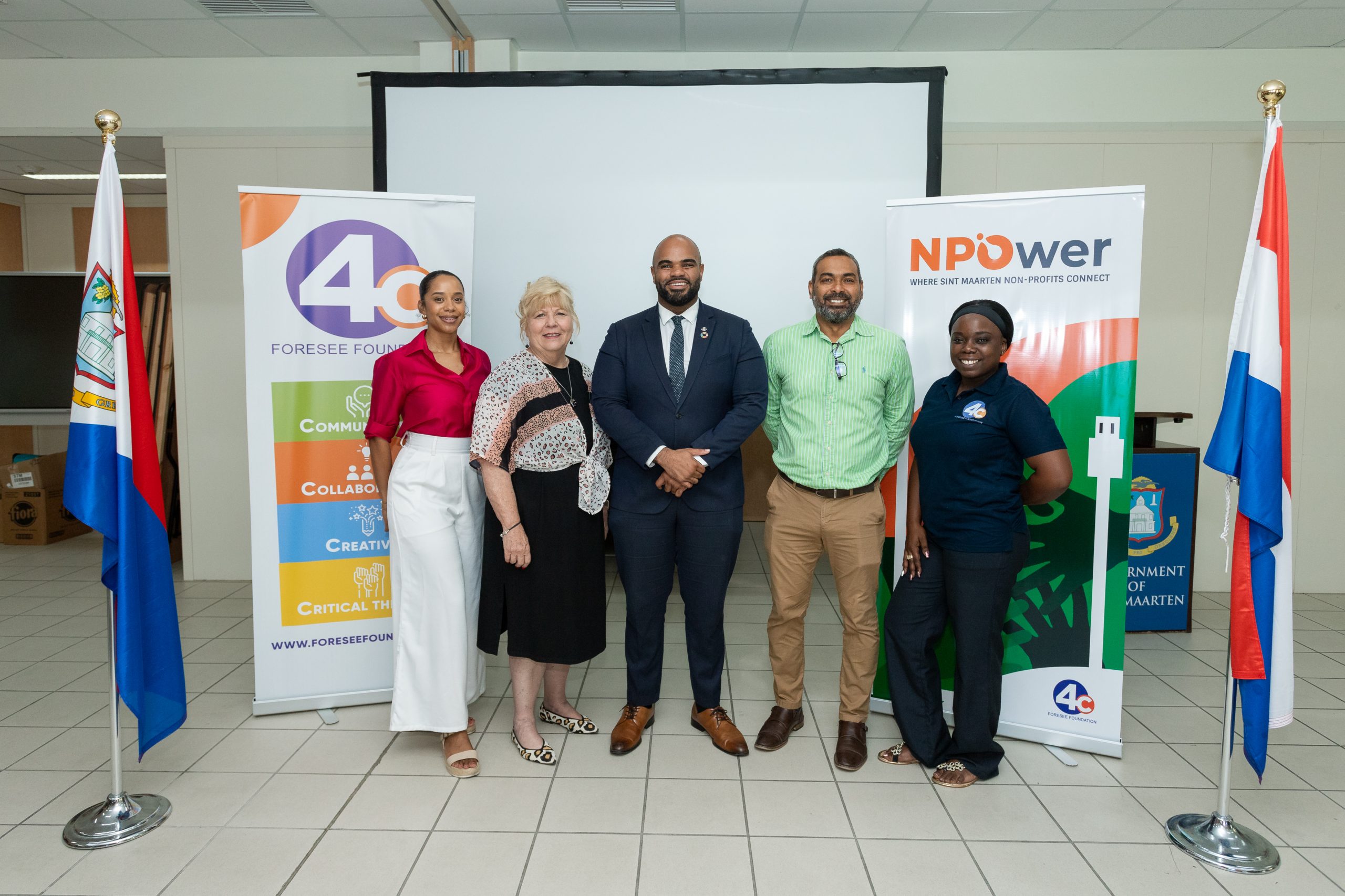 “En memoria de nuestro querido colega Michael A. Browne, también ...