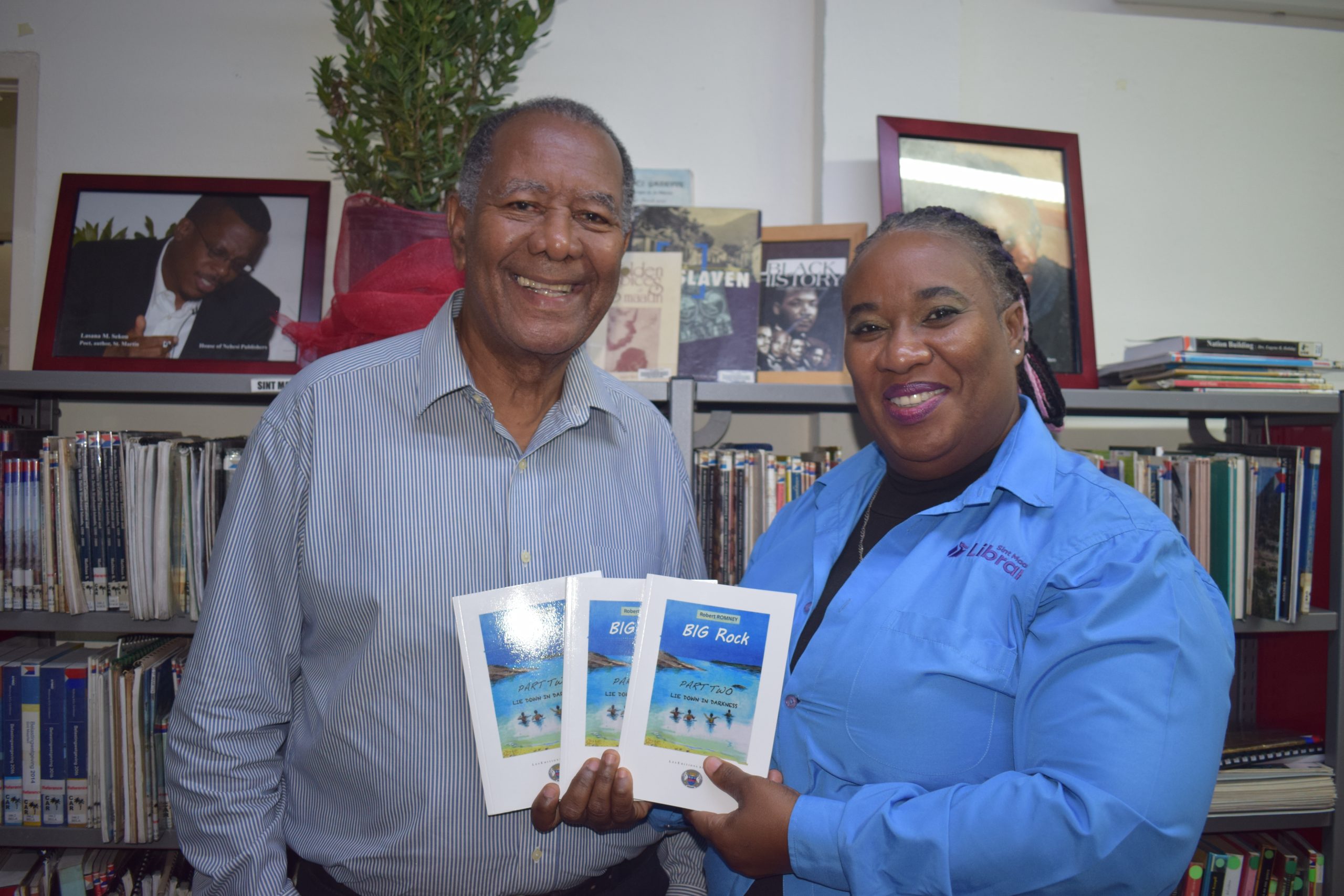 La firma de libros del autor Robert Romney en la Biblioteca de Sint ...