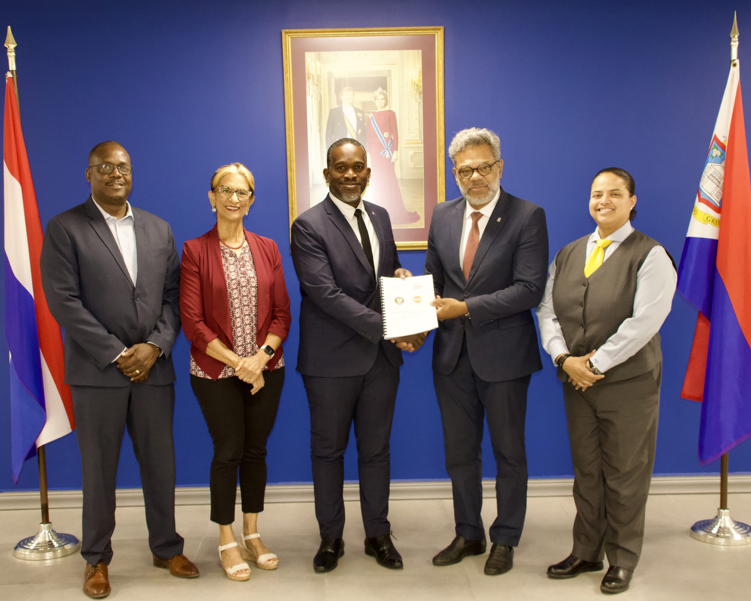 El Gobernador Baly recibe el tan esperado programa de Gobierno de URSM ...