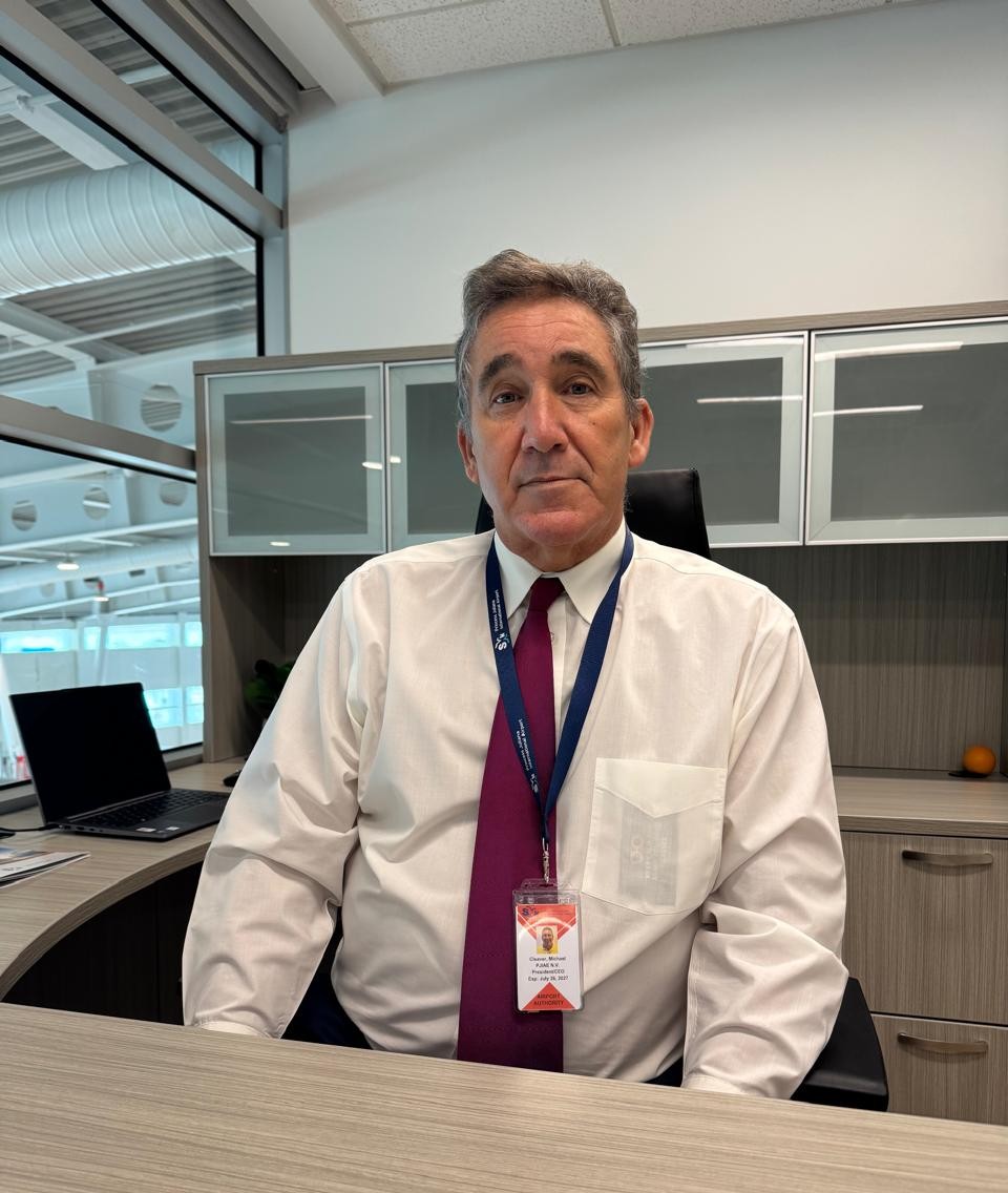 La terminal del PJIA da la bienvenida a Michael Cleaver como nuevo ...